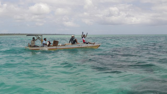 Sehari Menjadi Nelayan, Ujung Petualangan Seru di Saumlaki | kumparan.com