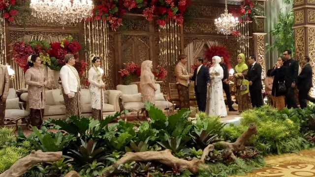 Melihat Budi Gunawan-Buwas Pakai Beskap di Resepsi Nikah Anak ...
