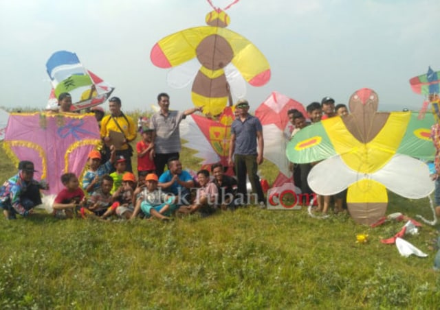 Lomba Layangan Hias, Meriahkan HUT RI di Desa Rayung | kumparan.com