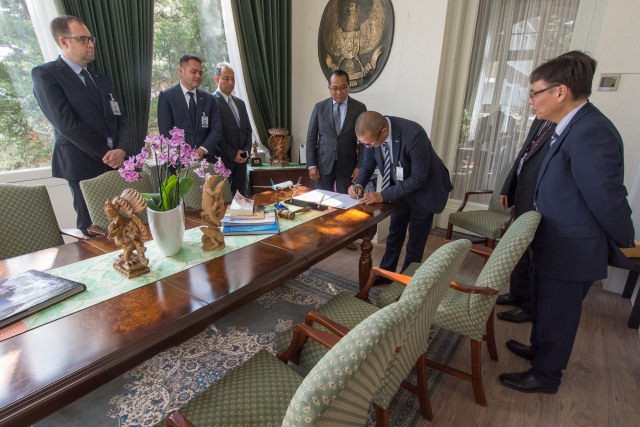 KBRI Den Haag menandatangani agreement kerjasama dengan Garuda ...