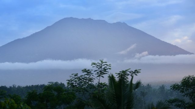 Status Gunung Agung Bali Turun dari Awas ke Siaga | kumparan.com Status Gunung Agung Bali Turun dari Awas ke Siaga | kumparan.com