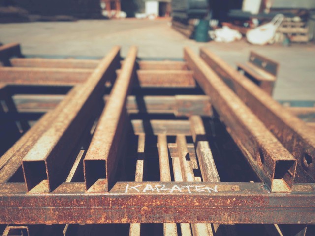 Besi tua | kumparan.com