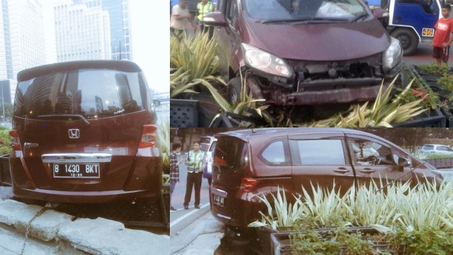 Mobil Honda Menabrak Taman di Bundaran HI | kumparan.com
