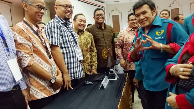 Rhoma Irama Daftarkan Partai Idaman ke KPU | kumparan.com