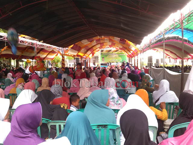 Ribuan Jemaah Hadiri Haul Pendiri Ponpes Assalam | kumparan.com