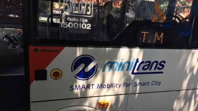 Mencoba Minitrans, Bus Pengganti Metromini dari TransJakarta | kumparan.com