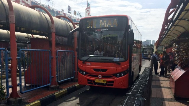Mencoba Minitrans, Bus Pengganti Metromini dari TransJakarta | kumparan.com
