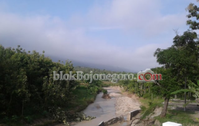 Baru Dibangun, Tembok Penahan Longsor di Randupitu Ambrol | kumparan.com