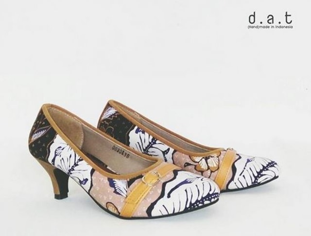 Sepatu Batik High Heels Handmade 'Pencuri' Perhatian Kaum Hawa ...