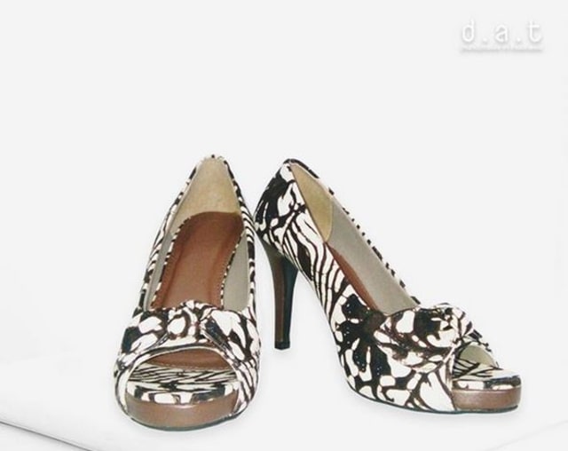Sepatu Batik High Heels Handmade 'Pencuri' Perhatian Kaum Hawa ...