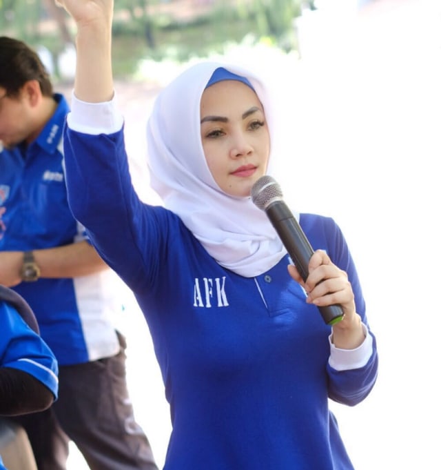 Ade Fitrie Kirana dan Eko Patrio Ajak Warga Senam Bareng | kumparan.com