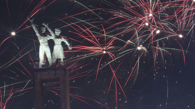 Foto: Pesta Kembang Api di Bundaran HI | kumparan.com