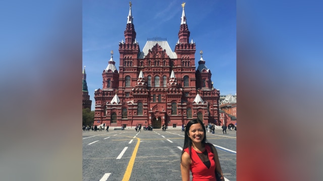 Famega Syavira, Perempuan Indonesia yang 'Ngangkot' Keliling Dunia ...