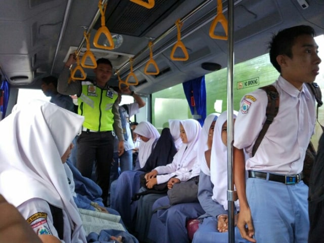 Sat Lantas Polres Sumbawa Barat Dan School Bus Pemda KSB | kumparan.com