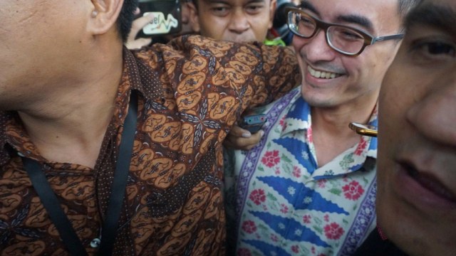 Hampir 8 Jam Diperiksa, Zumi Zola Tak Ditahan KPK | kumparan.com Hampir 8 Jam Diperiksa, Zumi Zola Tak Ditahan KPK | kumparan.com