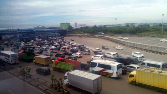 Tol Cikampek Macet, Bogor-Cikarang Ditempuh 9 Jam | kumparan.com