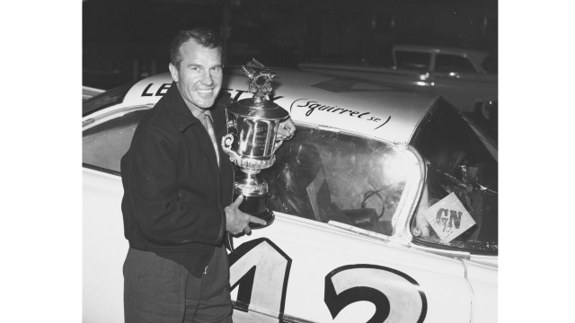 59 Tahun Lalu, Lee Petty Menjuarai Balapan Daytona 500 | kumparan.com