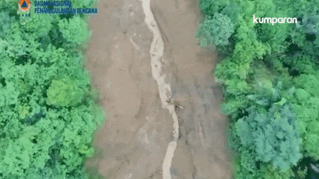 Video: Dahsyatnya Longsor Brebes Tampak dari Udara | kumparan.com