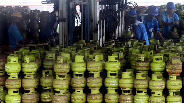 Polisi Sita Ratusan Tabung Gas Elpiji Oplosan di Tanjungbalai, Sumut | kumparan.com