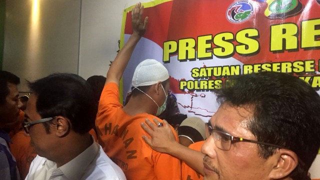 Oknum PNS Kemenkumham Pengedar Narkoba Ditangkap di Jaktim | kumparan.com Oknum PNS Kemenkumham Pengedar Narkoba Ditangkap di Jaktim | kumparan.com