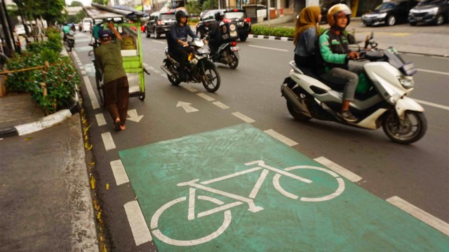 Dishub DKI Bangun Jalur Khusus Sepeda di 9 Terminal | kumparan.com