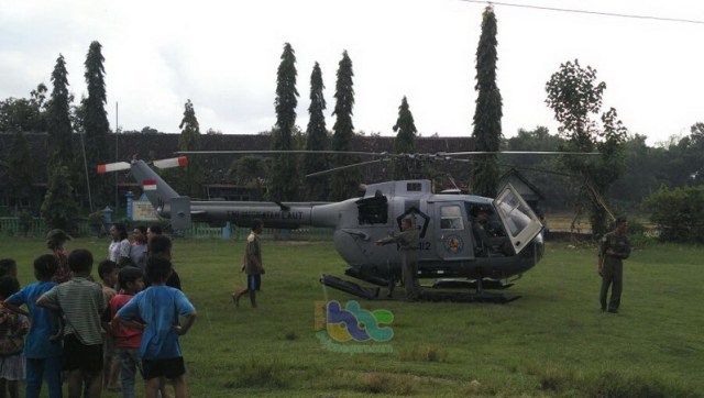 Cuaca Buruk, Helikopter milik TNI AL Mendarat Darurat di Kedungadem | kumparan.com