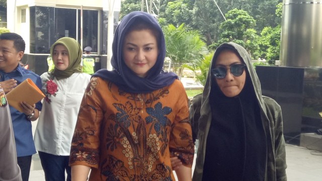 Setya Novanto dan Istri Jalani Pemeriksaan di KPK | kumparan.com