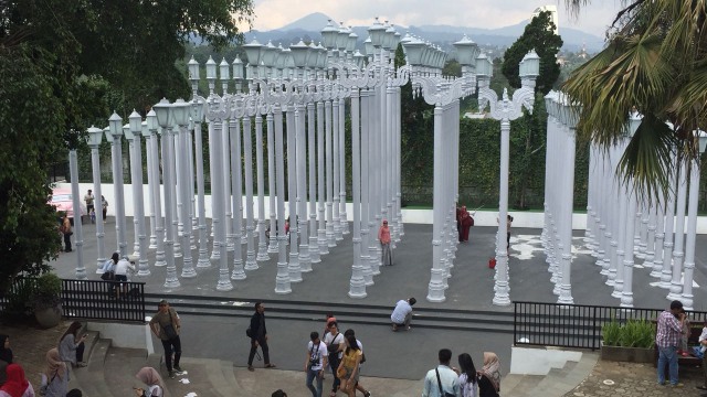 Karya Love Light Diduga Plagiat, Pengelola Rabbit Town Bandung Digugat ...