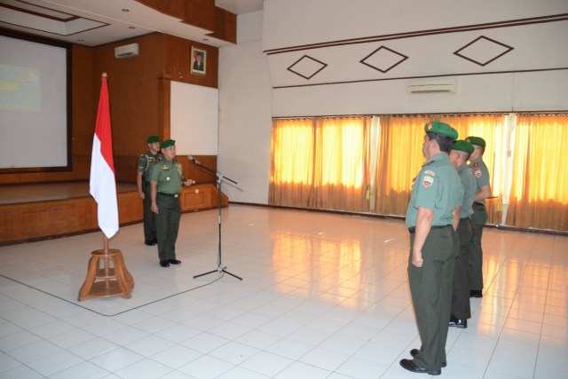 12 Perwira Jajaran Korem 032/Wbr Naik Pangkat | kumparan.com