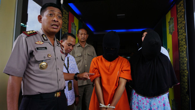 Pelaku Prostitusi Online di Banda Aceh Terancam Hukuman Cambuk | kumparan.com