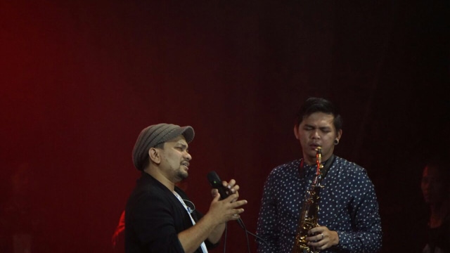 Penampilan Mempesona Tompi di MocoSik Festival 2018 | kumparan.com