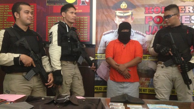 Polisi: Brigjen Gadungan juga Palsukan Gelar SpOG di KTP | kumparan.com