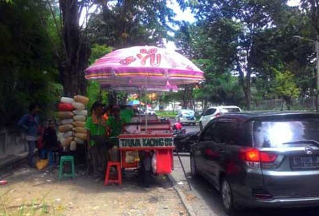 Tauwa Pak Yudi Laris Manis, Bisa Habiskan 15 Liter Air Jahe per Hari ...
