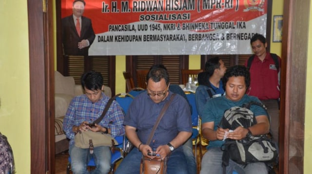 Gelar Sosialisasi Empat Pilar, Ridwan Hisjam Tanamkan Cinta Tanah Air | kumparan.com