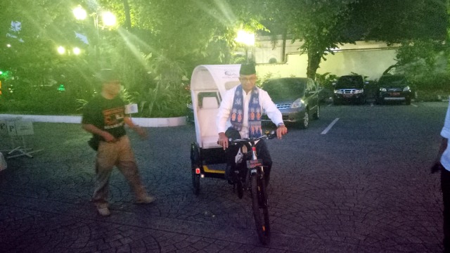 Saat Anies Jajal B-Jak, Becak Modifikasi Ala Eropa Buatan Lokal ...