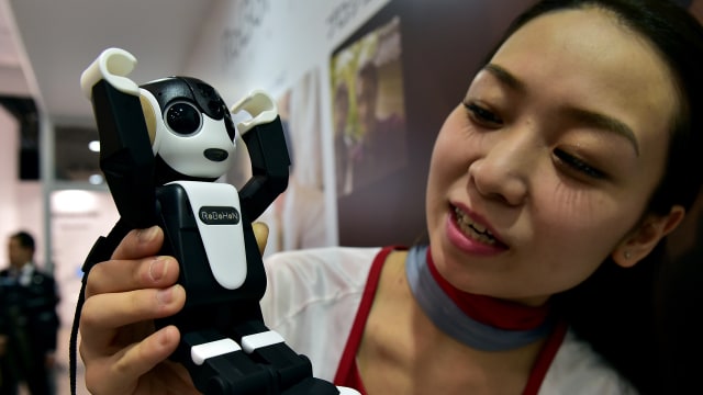 Di Jepang, Anda Bisa Sewa Robot Untuk Teman Perjalanan | kumparan.com