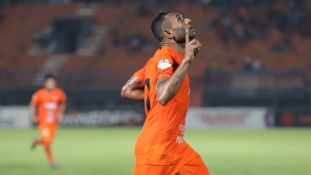 Dua Gol Titus Bonai Bawa Borneo FC Kalahkan Bali 2-0 | kumparan.com