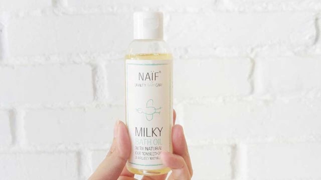 Baby-O-Review NAÏF Milky Bath Oil | kumparan.com Baby-O-Review NAÏF Milky Bath Oil | kumparan.com