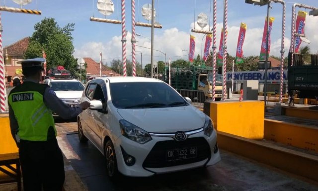Arus Mudik dari Bali ke Jawa Mulai Meningkat | kumparan.com Arus Mudik dari Bali ke Jawa Mulai Meningkat | kumparan.com