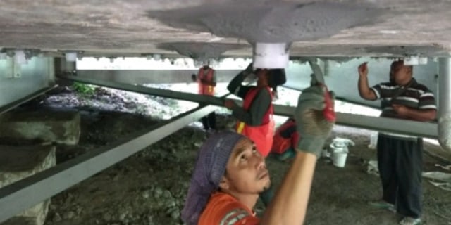 Retak, Jembatan Kepet Tuban Disuntik Beton | kumparan.com Retak, Jembatan Kepet Tuban Disuntik Beton | kumparan.com