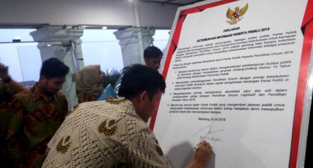 KPU Jabar Klaim Sudah Kerja Transparan | kumparan.com