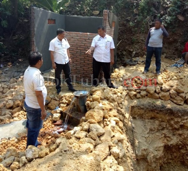 Lawan Kekeringan dengan Sumur Artesis | kumparan.com