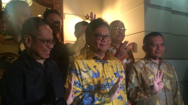 Airlangga Hartarto dan Elite Golkar Sambangi Rumah BJ Habibie ... Airlangga Hartarto dan Elite Golkar Sambangi Rumah BJ Habibie ...