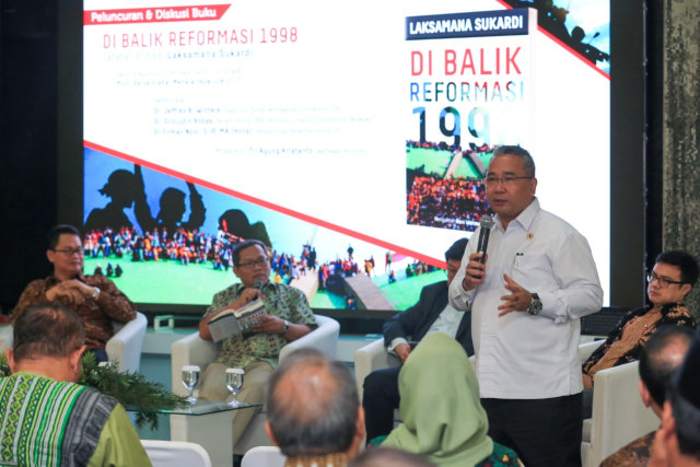 Mendes PDTT Sambut Baik Buku Karya Laksamana Sukardi | kumparan.com Mendes PDTT Sambut Baik Buku Karya Laksamana Sukardi | kumparan.com