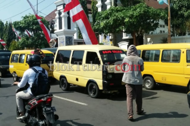 Pelajar yang Belum Punya SIM Diwacanakan Naik Angkot | kumparan.com