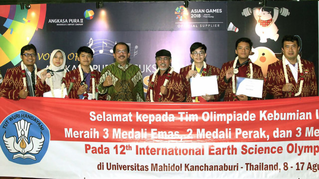 Pelajar Indonesia Boyong 3 Emas di Olimpiade Internasional Thailand | kumparan.com