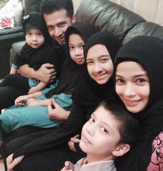 10 Potret Harmonis Keluarga Jihan Fahira dan Primus Yustisio | kumparan.com