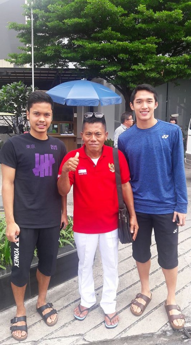 5 Fakta Menarik Pak Yanto, 38 Tahun Jadi Suporter Bulu Tangkis ...