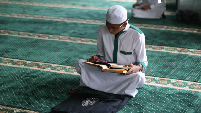 Mengapa Mengaji Filsafat di Masjid? | kumparan.com