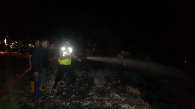 Kandang Ayam Terbakar, Pemilik Alami Kerugian 200 Juta Rupiah | kumparan.com